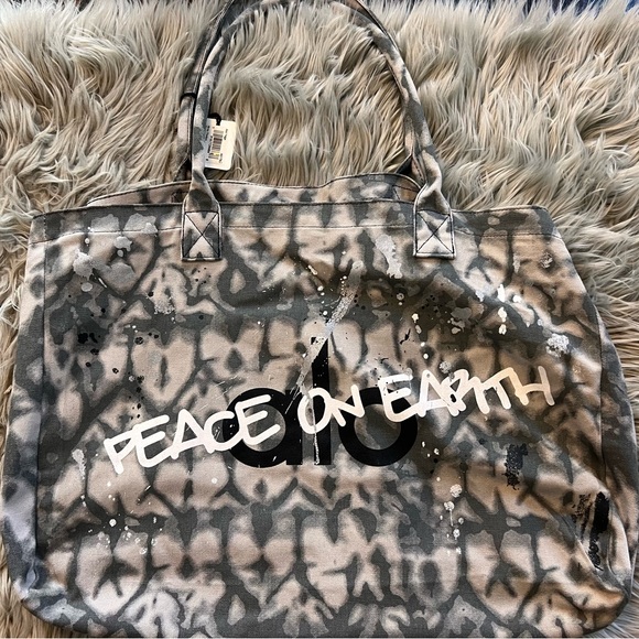 ALO Yoga | Bags | Nwt Aloe Authentic Graffiti Tote | Poshmark